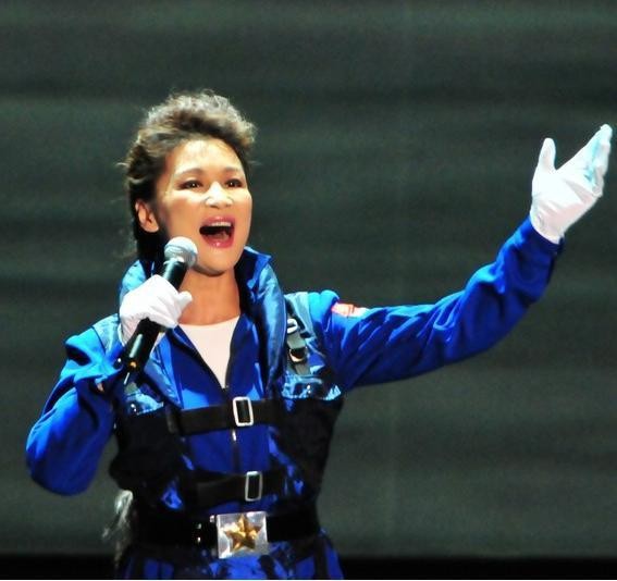 Fan Linlin: The talented singer marries an ordinary husband, owes her ...