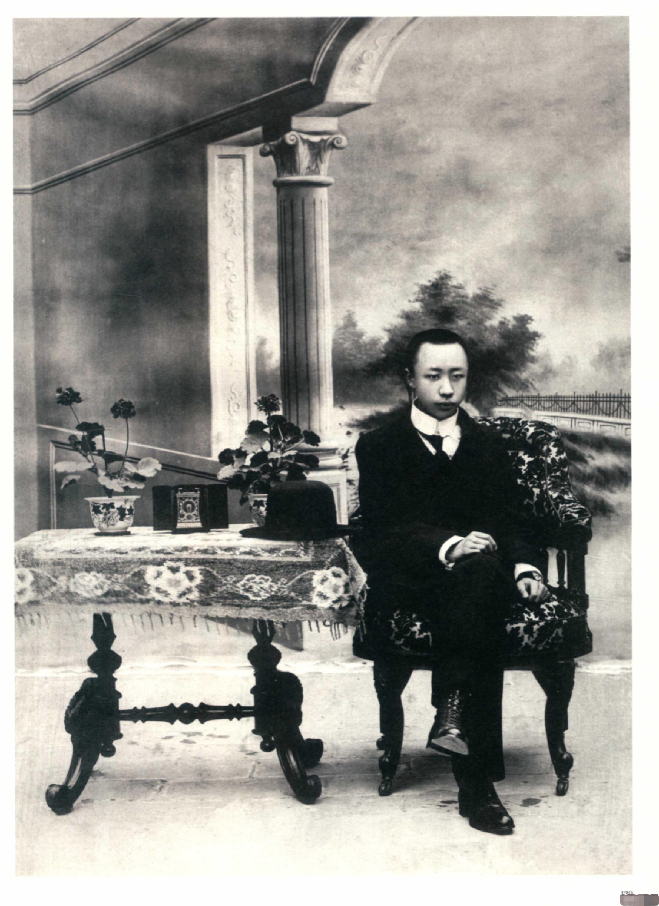 After Puyi was released from prison, he went to visit the eunuch who ...