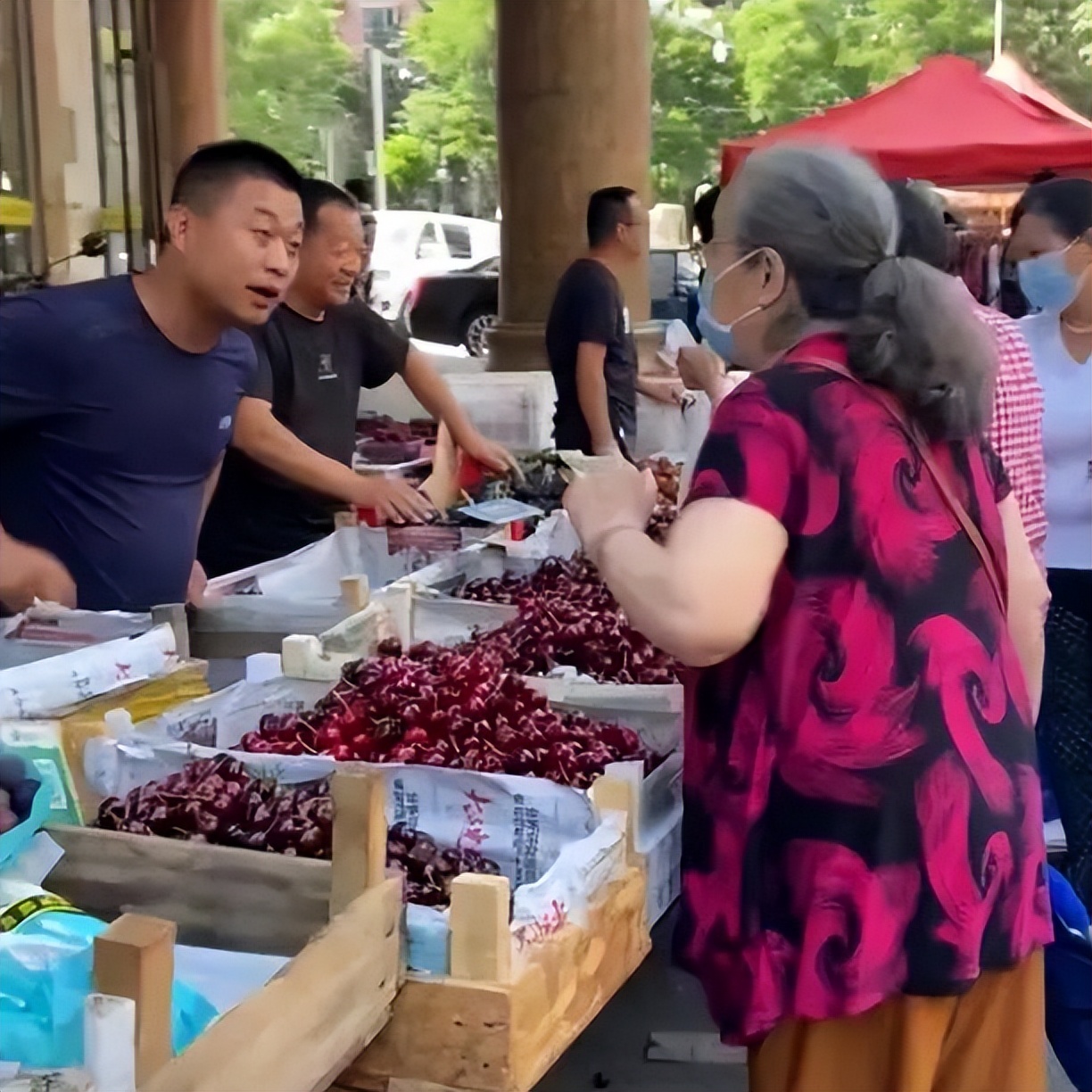 shame! 87-year-old Li Mingqi thought it was too expensive to buy fruit ...