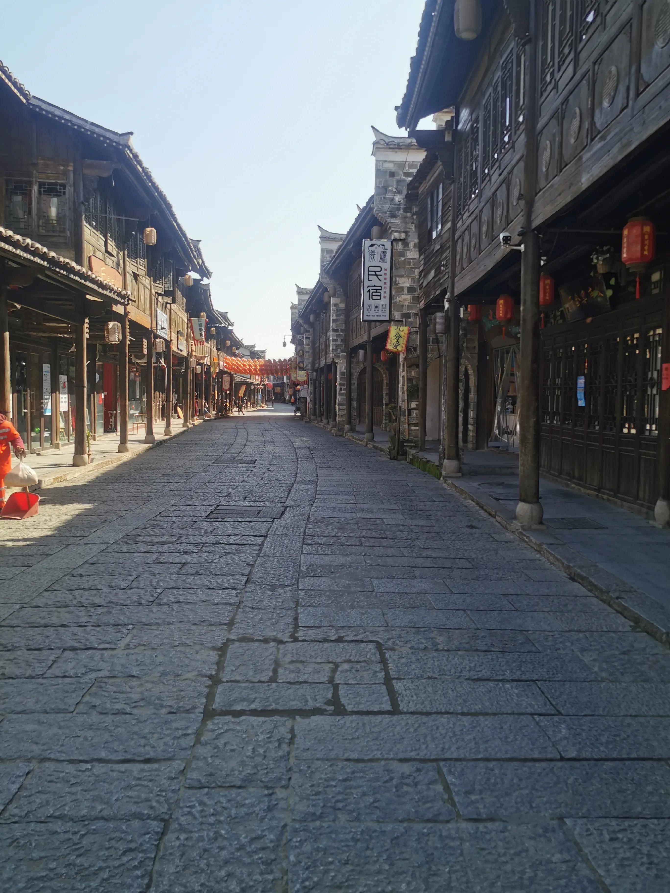 Lichuan Ancient Town One Day Tour - iNEWS