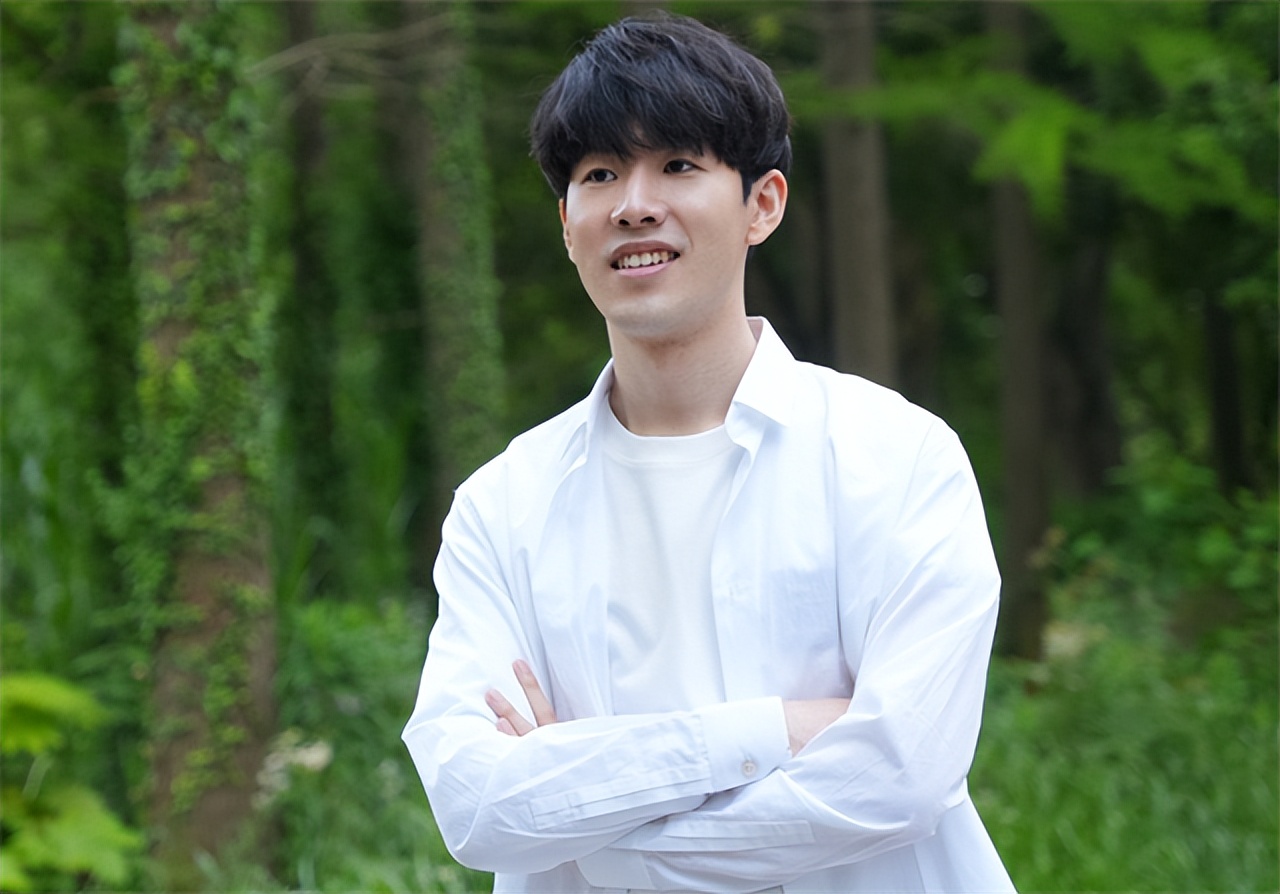 TheShy fans sending blessings to angel? The expression of the player changed directly, and the ...