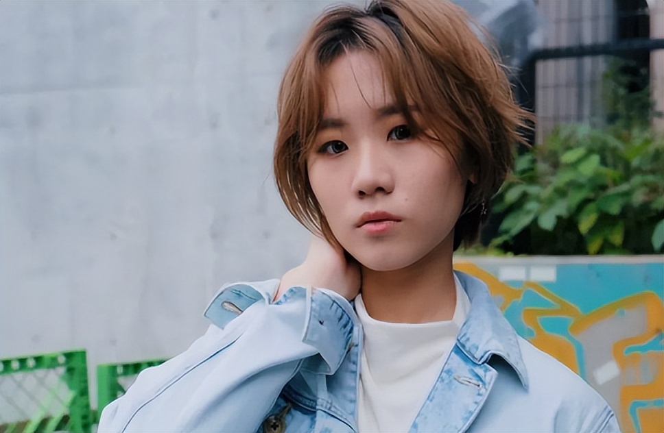 Dou Wei's 17-year-old daughter, Dou Jiayuan, officially announces her love affair, and the 5 ...