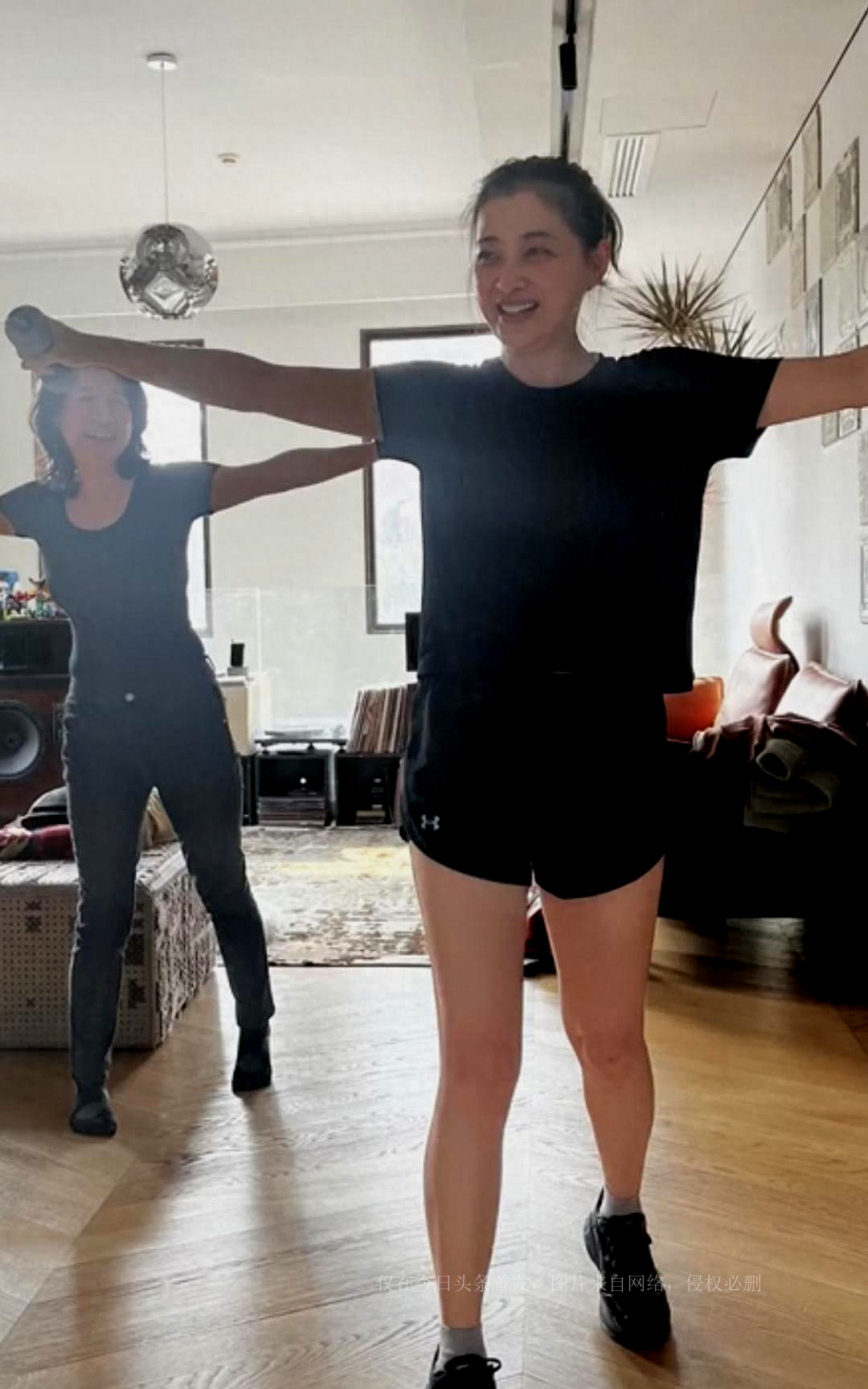 Liu Lin posted a photo of Mei Ting. She is 48 years old and she is ...