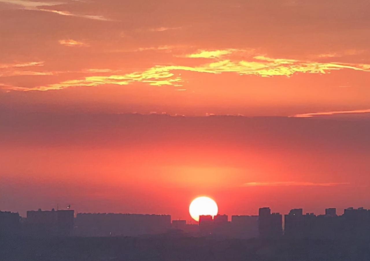 The old man said: October 15th this year is very unusual. - iNEWS