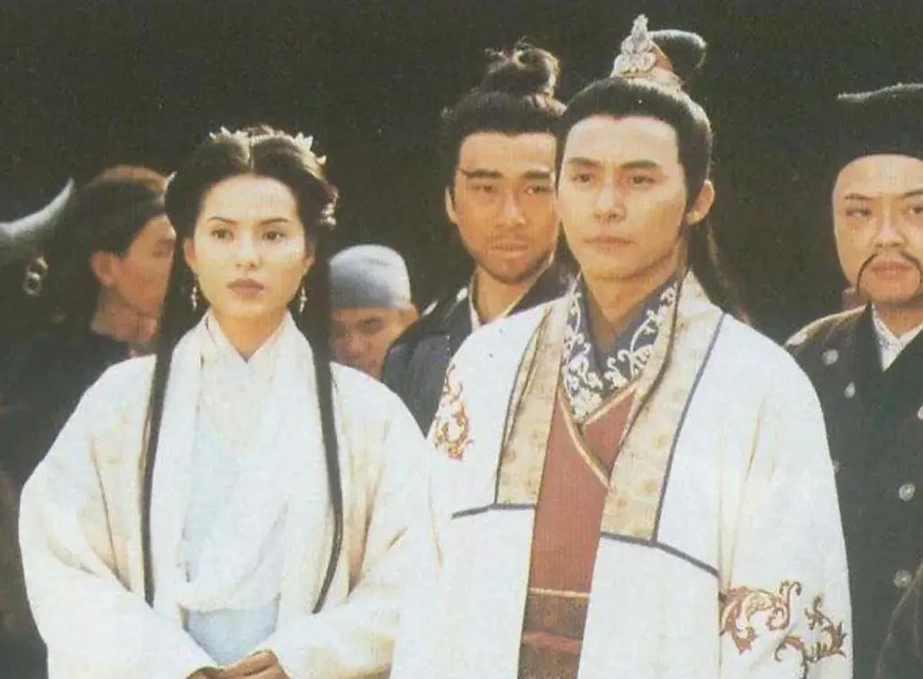 Who is more powerful, Qiao Feng or Murong Fu?The sweeping monk pointed ...