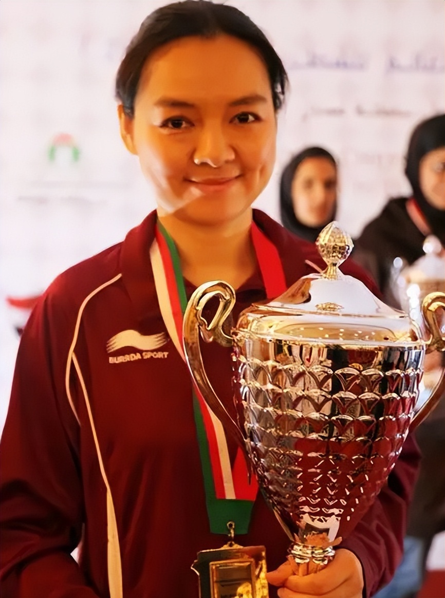 21 years ago, the talented Chinese female chess player changed her ...