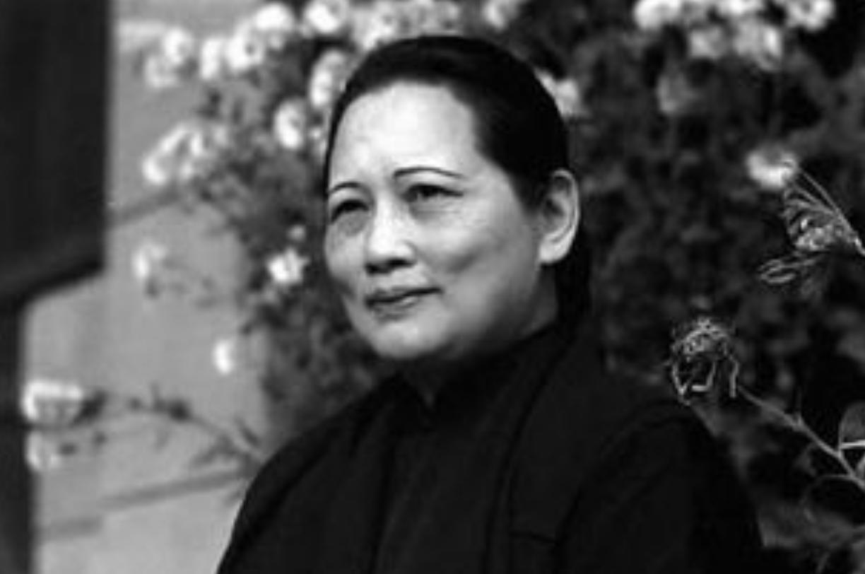 At Premier Zhou's memorial service, Soong Ching Ling left angrily and ...