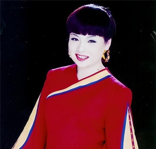 Singer Li Qiong: She became an overnight sensation at the age of 21 ...