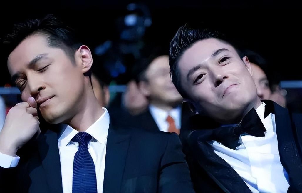 Being praised profusely by Zhang Yi, Hu Ge's mood is hard to appease ...