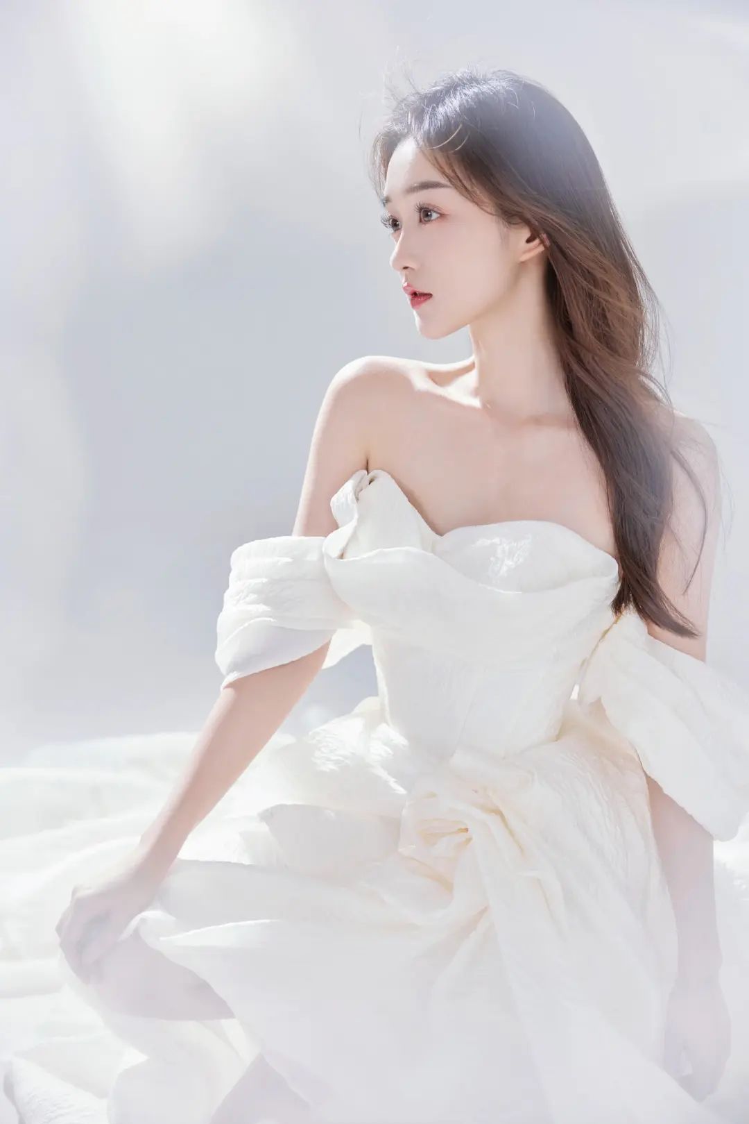He Hongshan's pure and beautiful photo in white dress, angelic face and ...