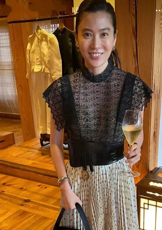Samsung princess Li Fuzhen shines at the dinner party! The tulle black ...