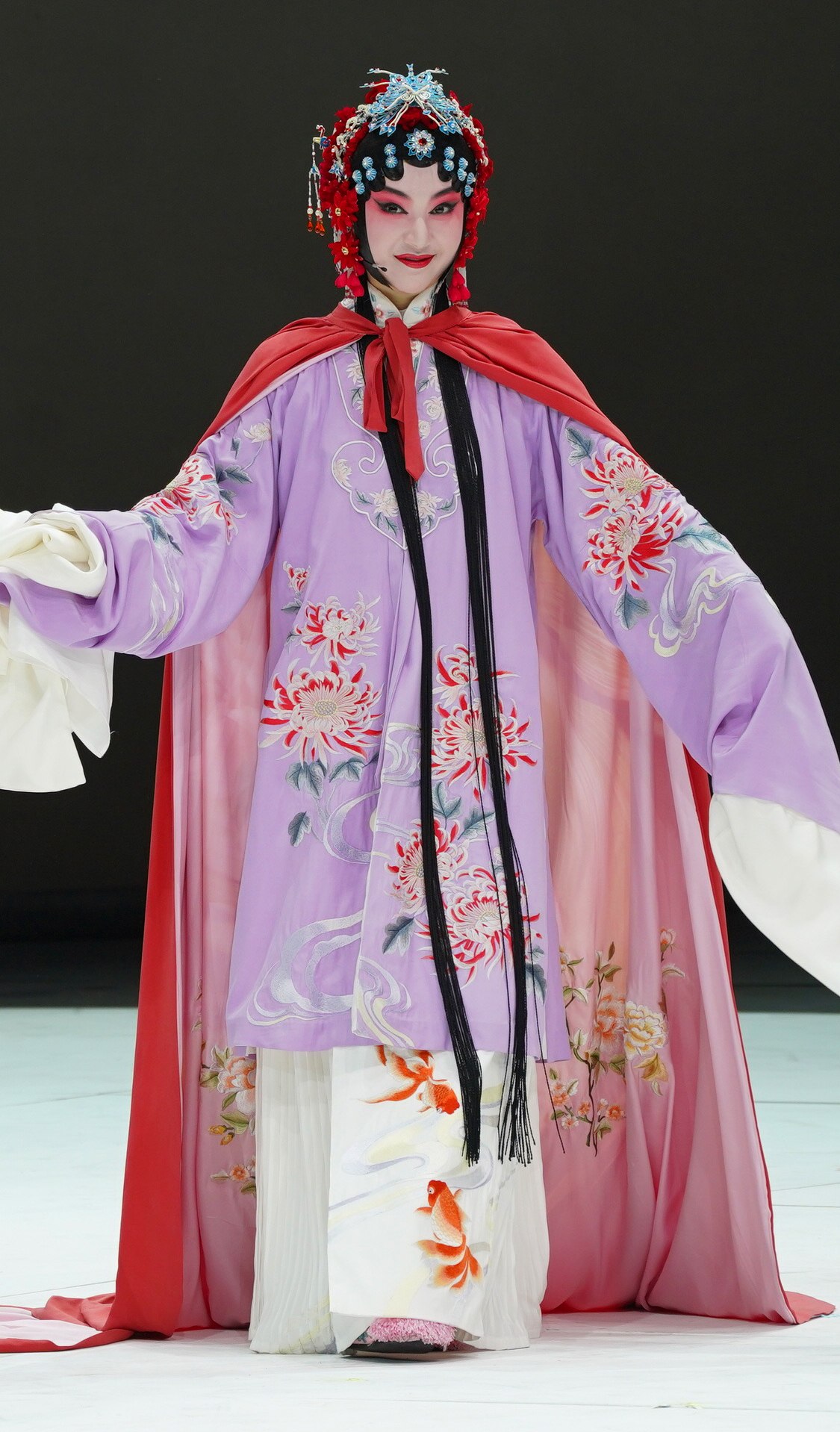 The tampered traditional aesthetics, starting from the costume design ...