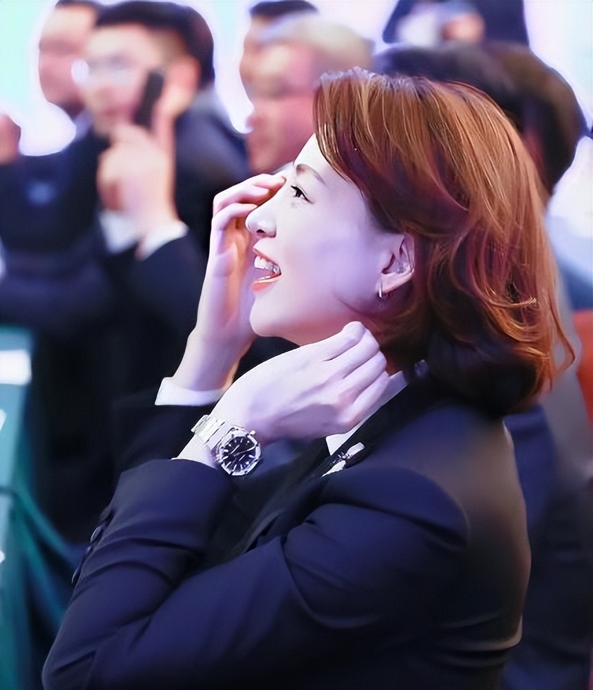 From the first sister of CCTV to "No Such Person", 49-year-old Dong ...