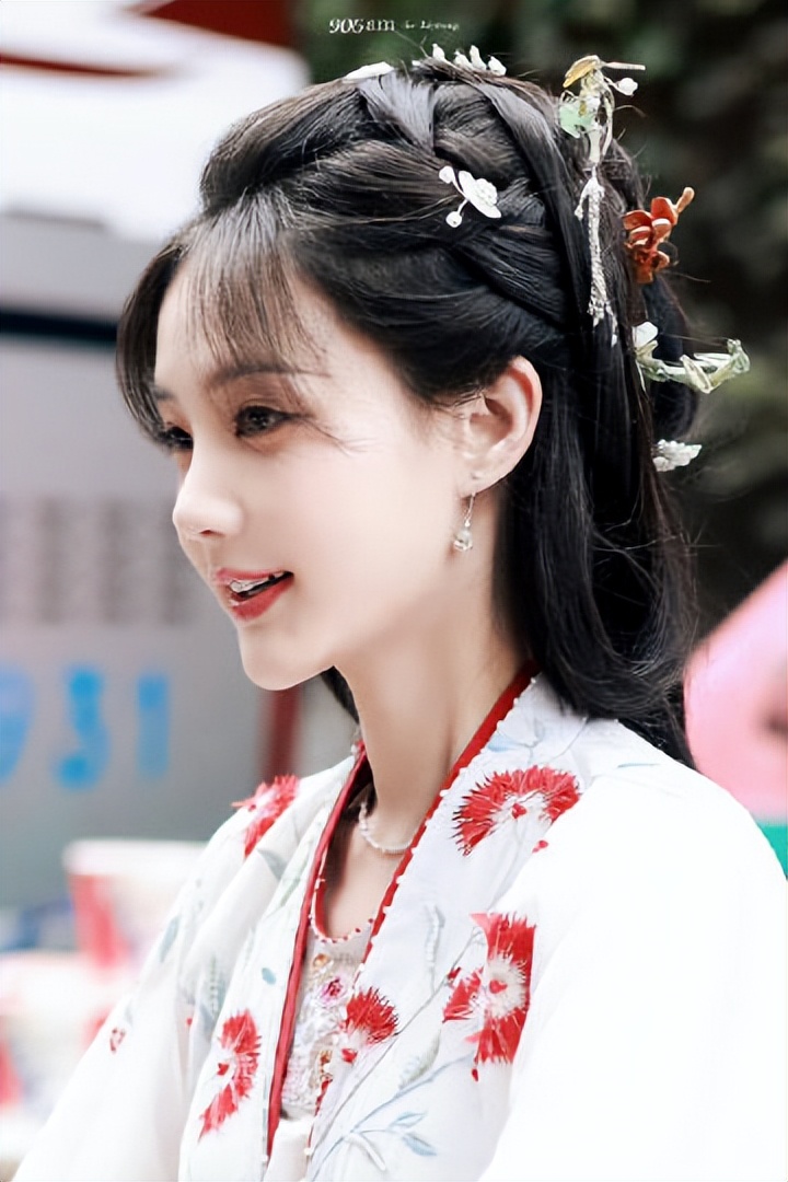 Li Yitong's clear eyes are so beautiful - iMedia