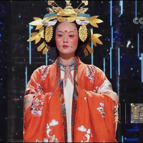 Stunned my Tang beauty!How many makeup looks are there? - iNEWS