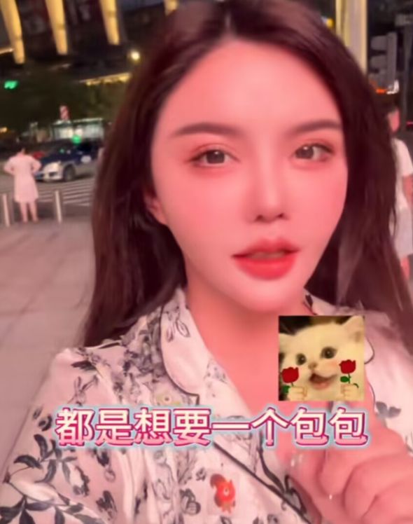 So proud! Han Anran bought a brand-name bag for Song Haoran, and the ...