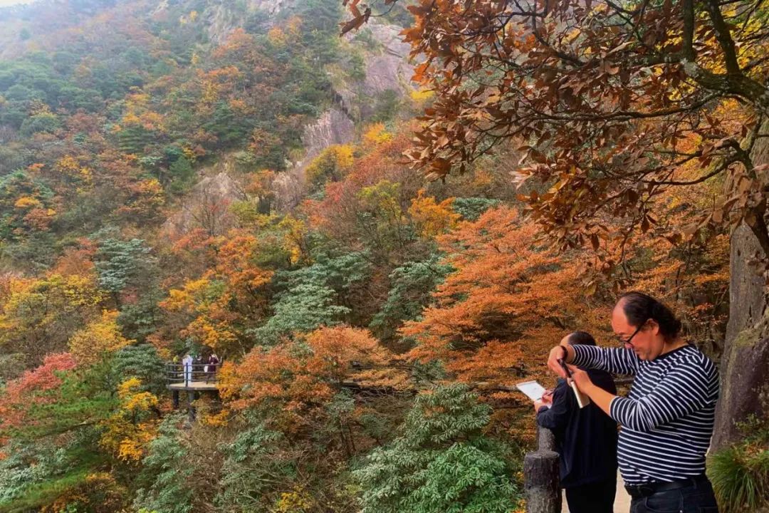 Pen-painted flower terrace, outlines great mountains and rivers - iNEWS