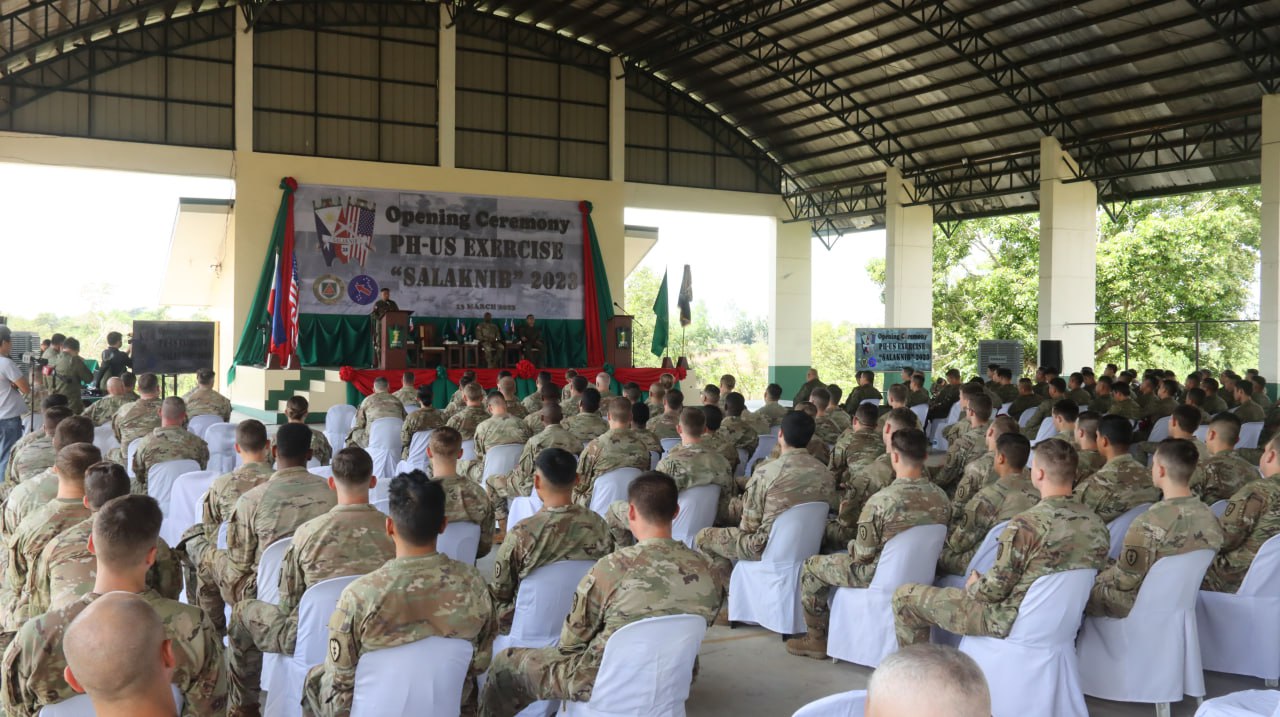 Marcos crossed the river and demolished bridges, the US and the ...