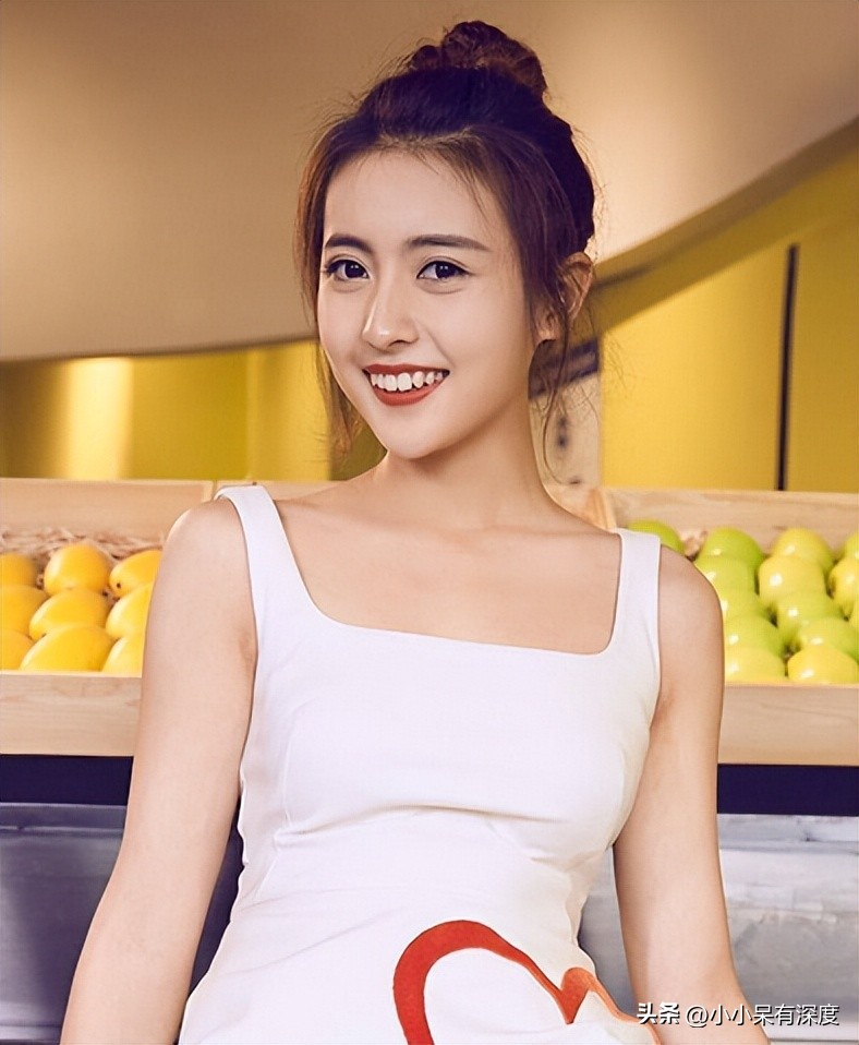 Zhang Shuyue is not only a beautiful woman, but also a top student. She likes Dong Qing very ...