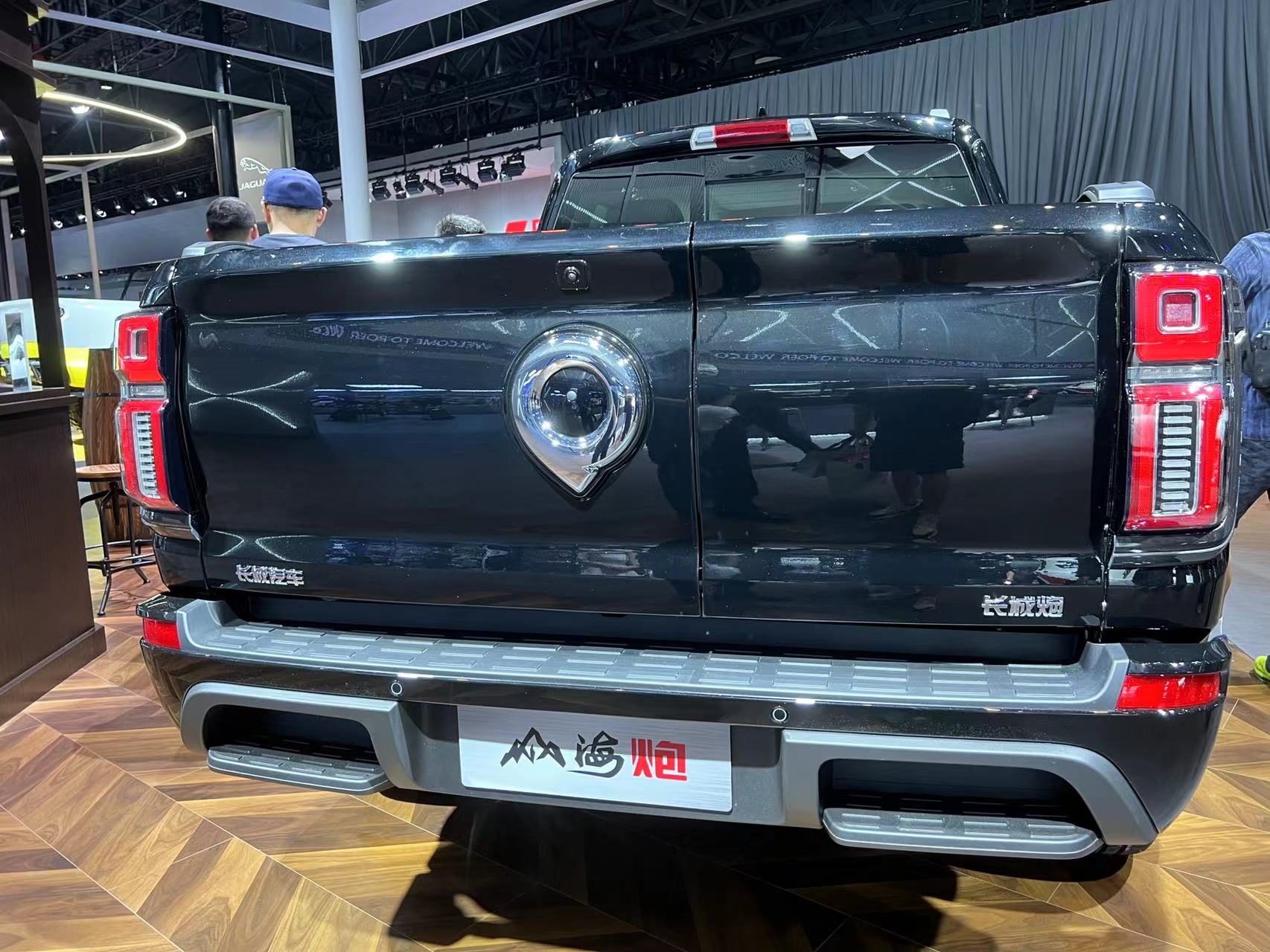 Chengdu Auto Show real shot of China's first luxury pickup, the Great ...