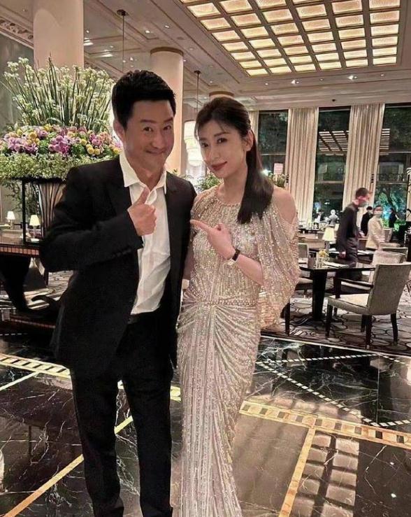 A Fei and Xiao Hong in the classic martial arts drama "Xiao Li Fei Dao ...