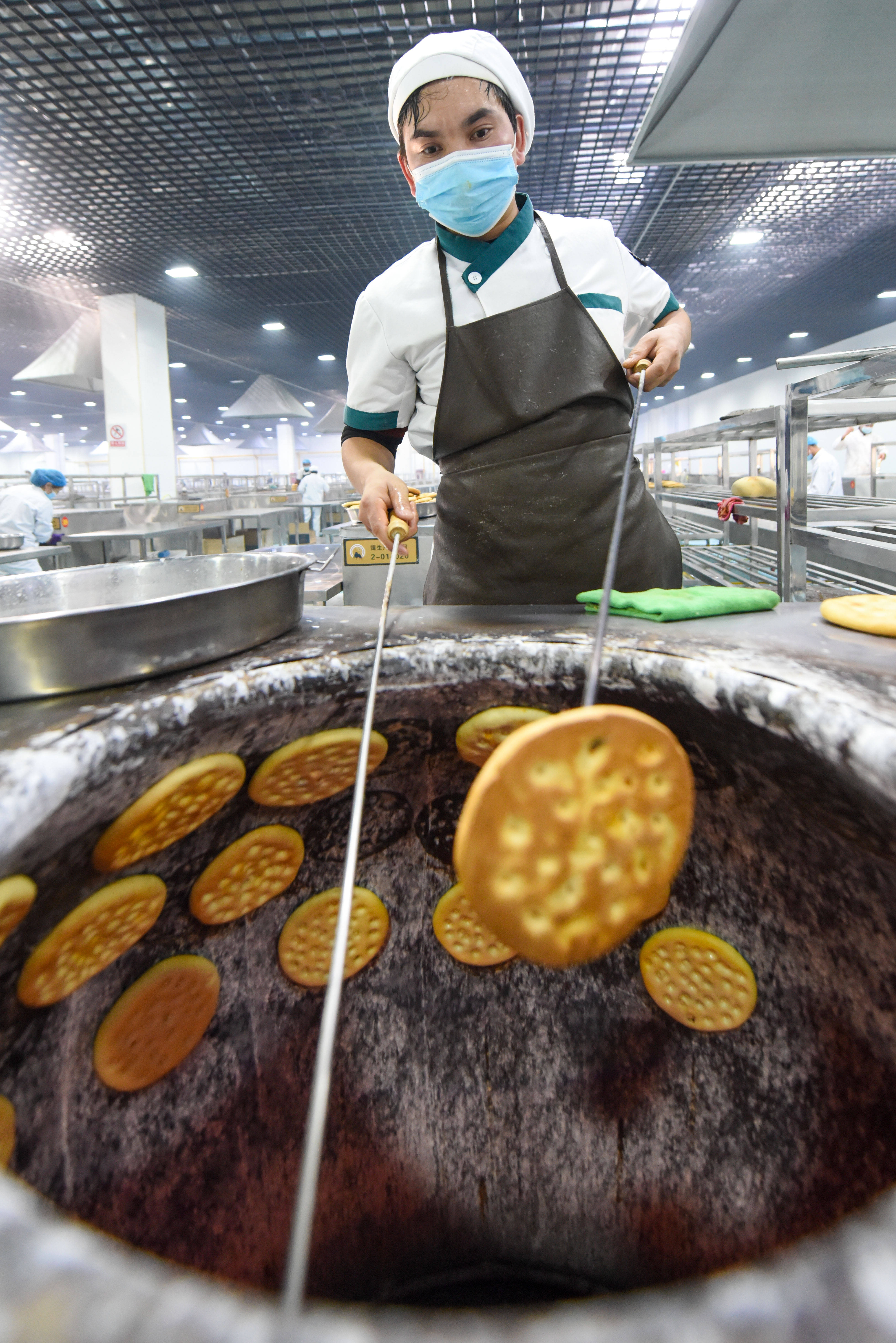 Xinjiang naan cakes are better than bread, but not many people sell ...
