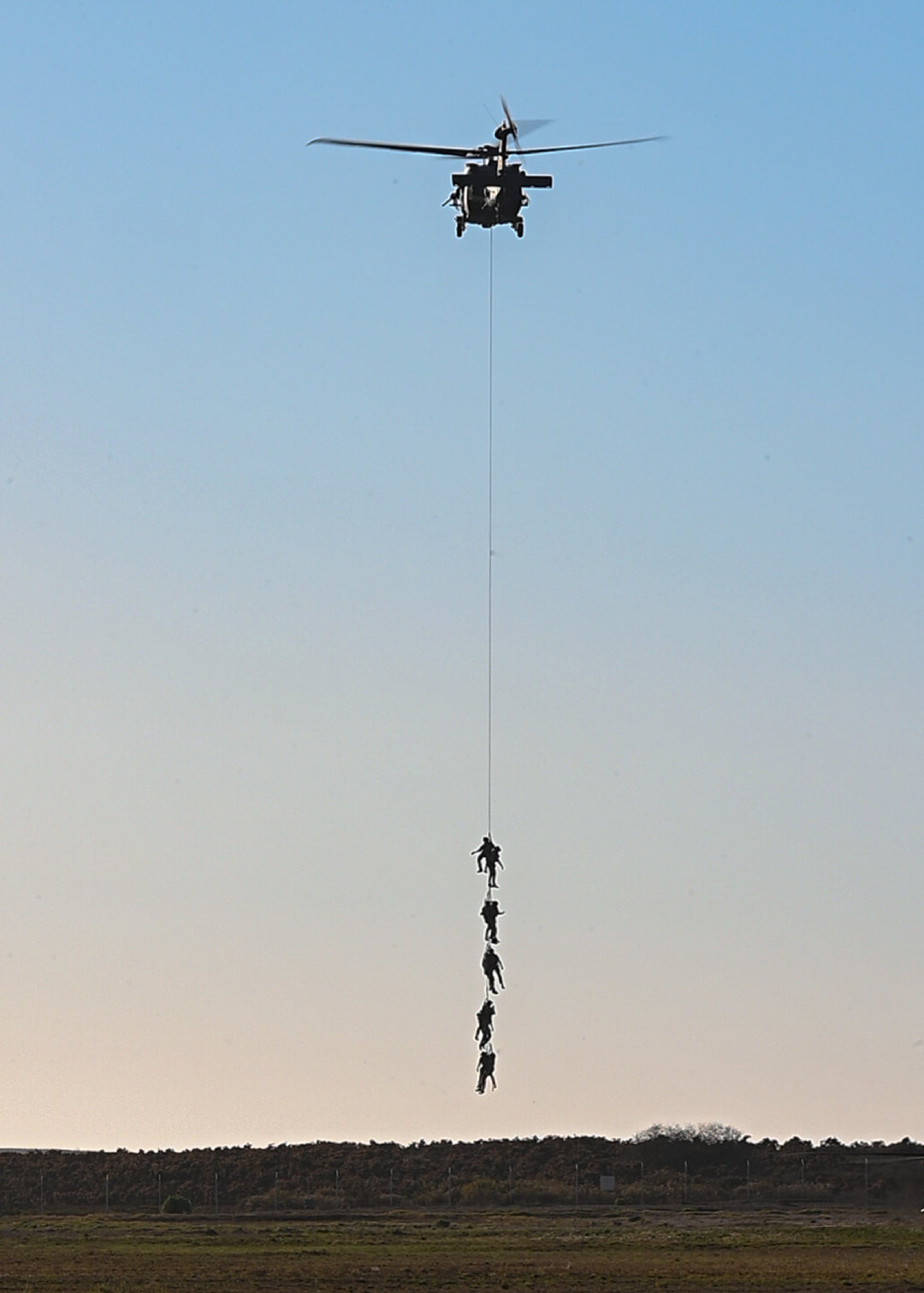 US 160th Special Operations Aviation Regiment explores rappelling ...