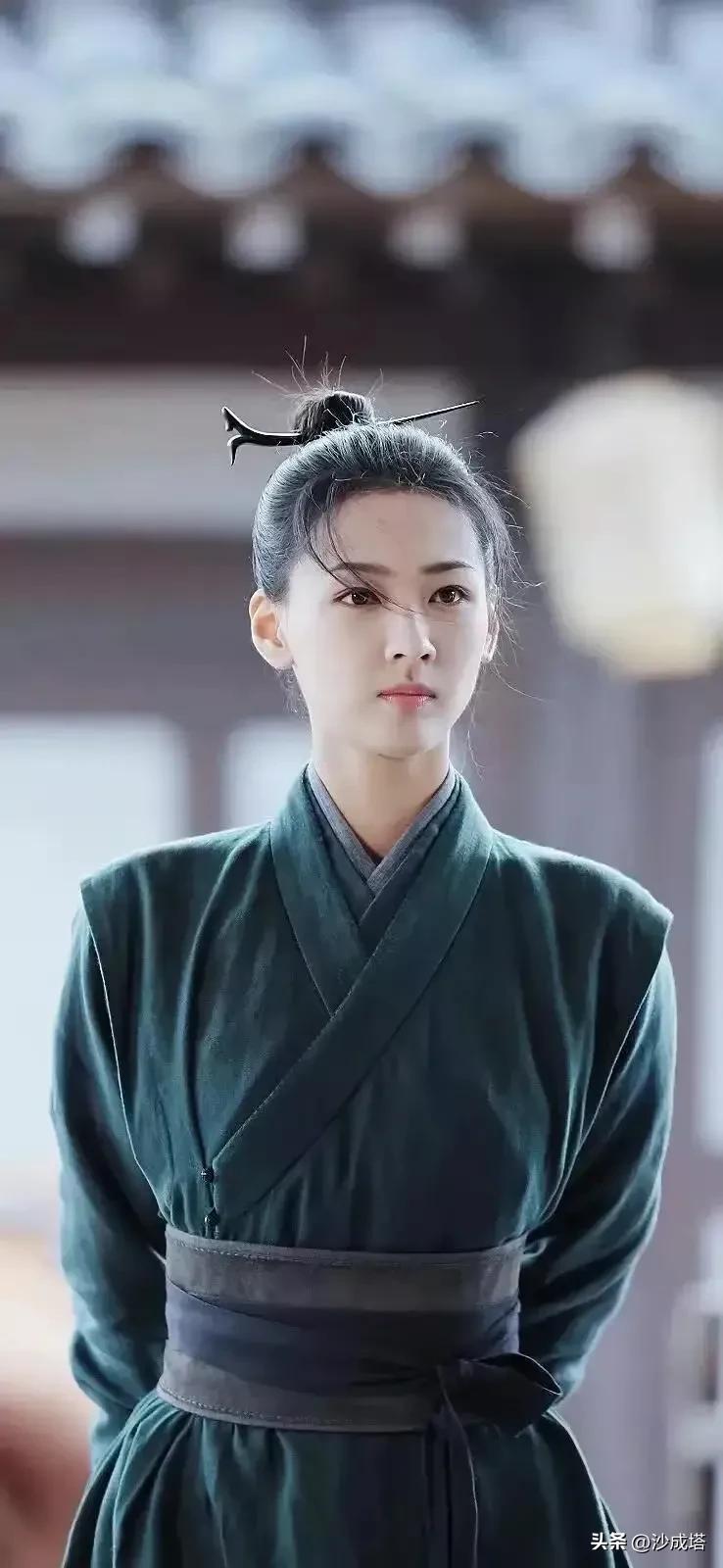 Sexy and charming Ding Xiaoying - iNEWS