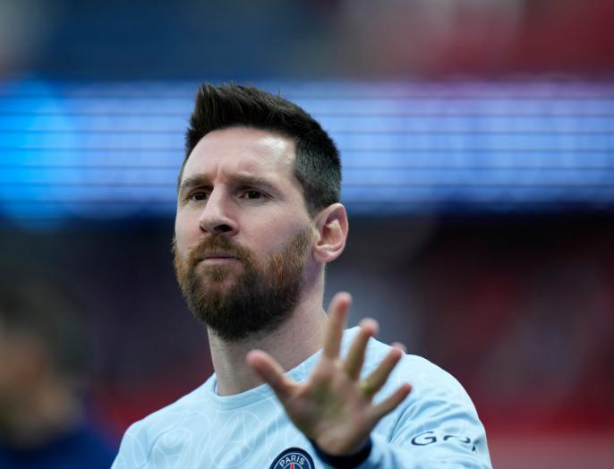 Booing Messi + protesting in empty stands! The ball king apologized but ...