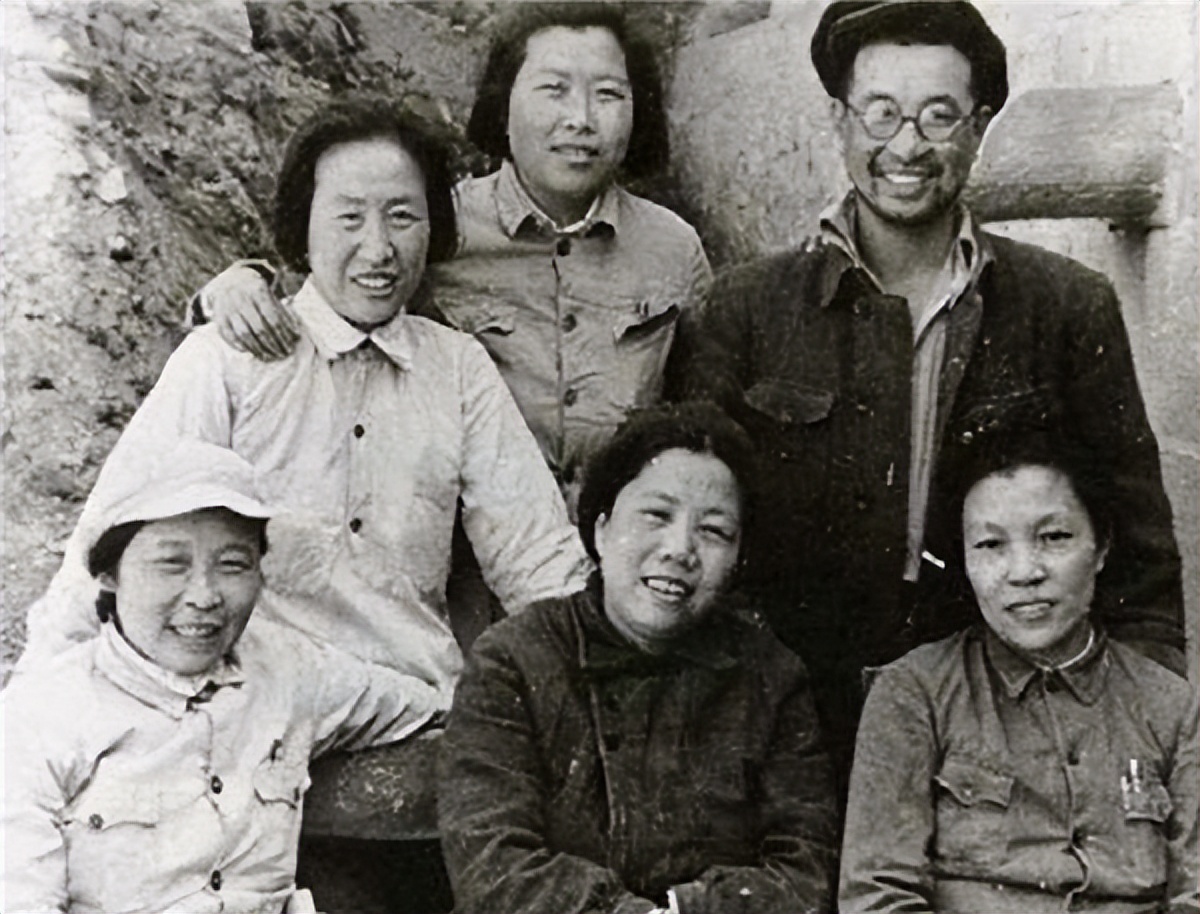 Li Zhen, the first female general in New China, met her ex-husband who ...