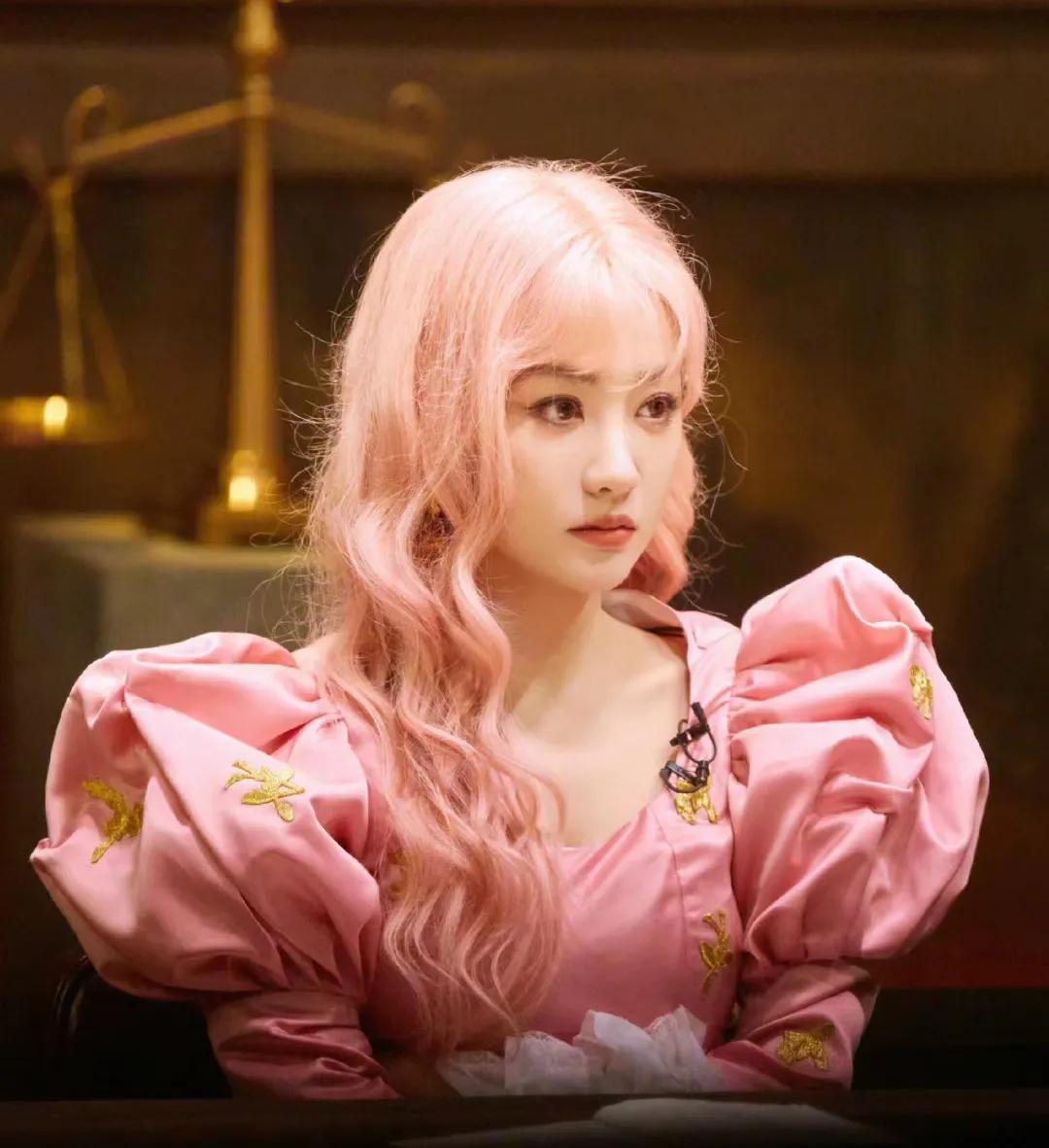 42-year-old Yang Rong, this figure is too good - iNEWS