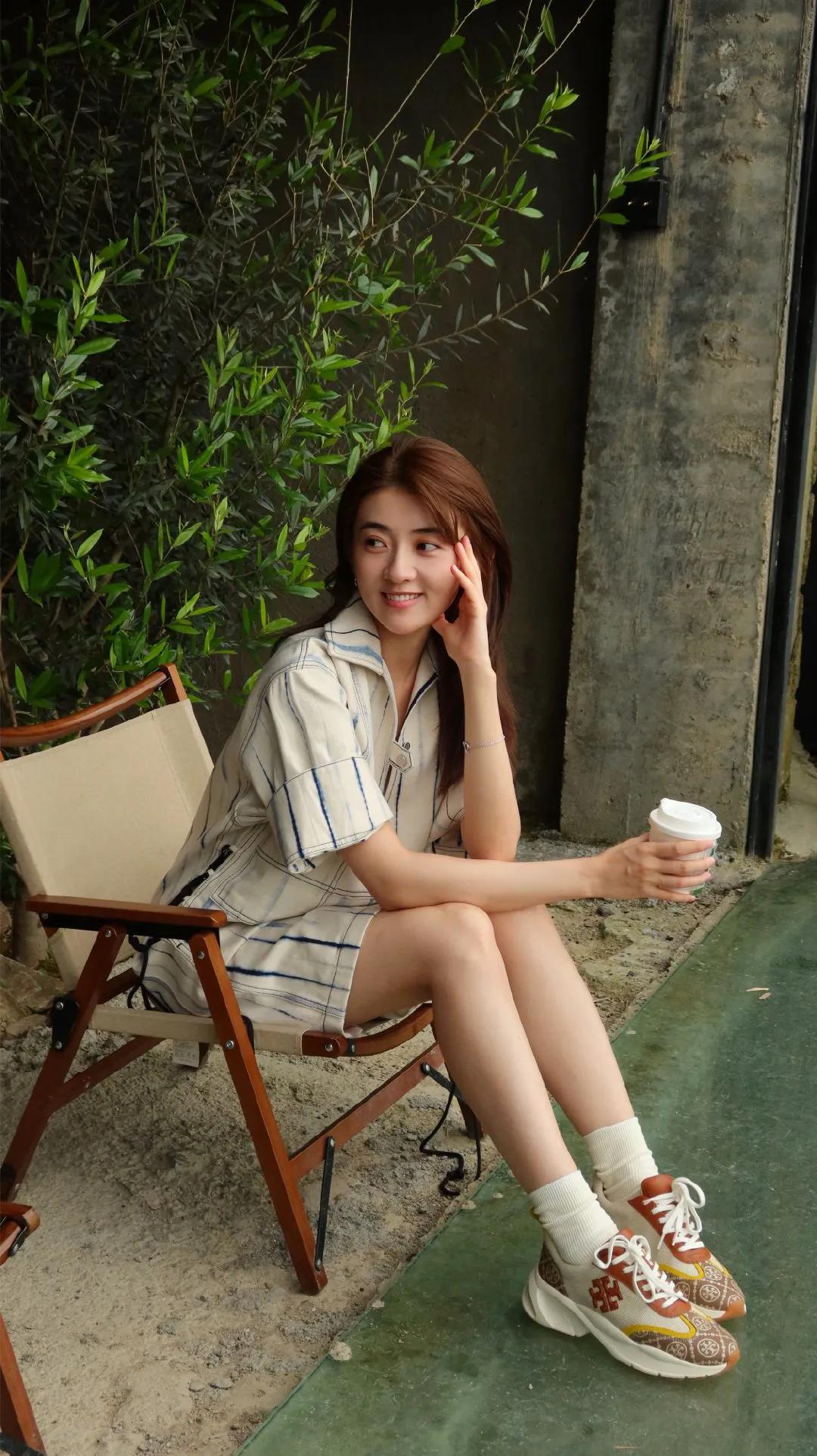 Liang Jie's recent outfits - iNEWS