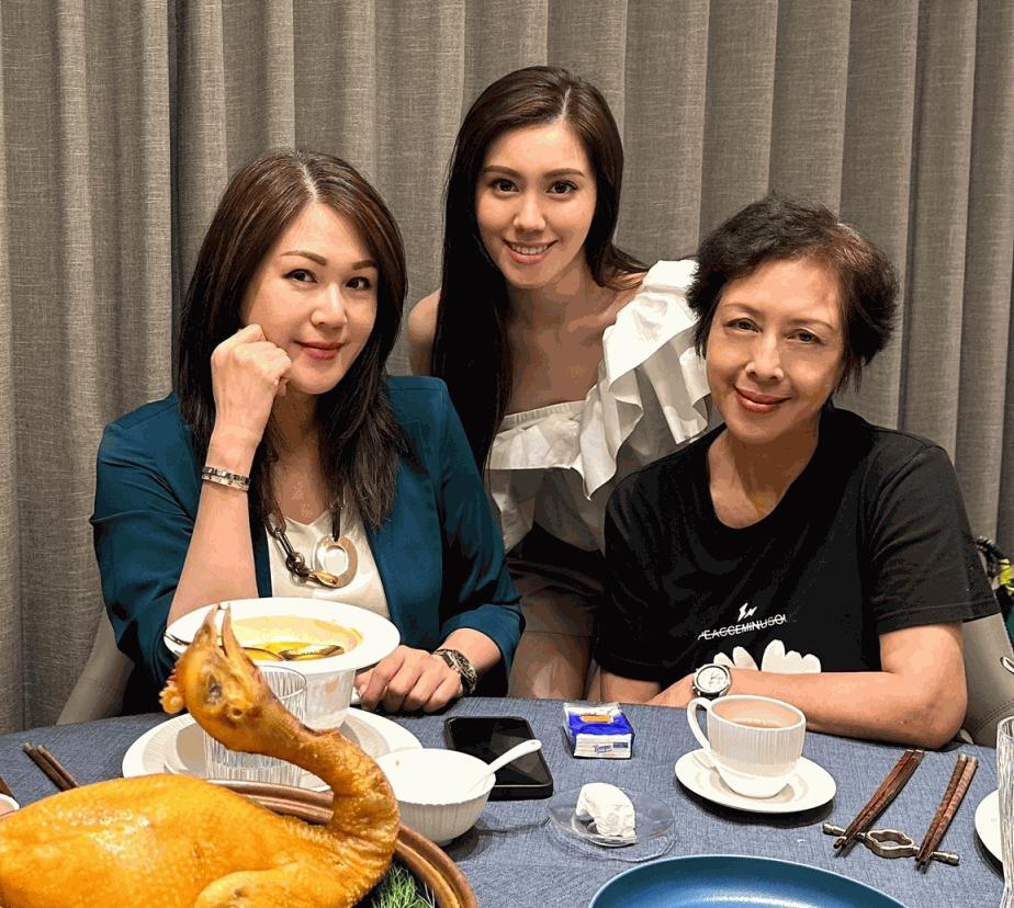 The 24-year-old Hong Kong sister posted photos of three generations living together! Cantonese ...