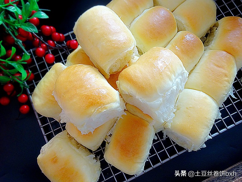 There is a trick to making bread. With this method, the bread is soft ...