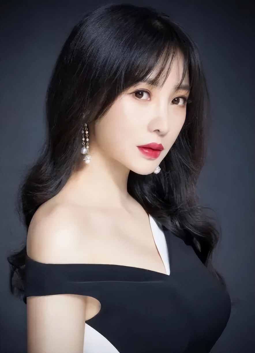 Liu Yan's Love and Career: Be Strong and Confident, Facing the ...