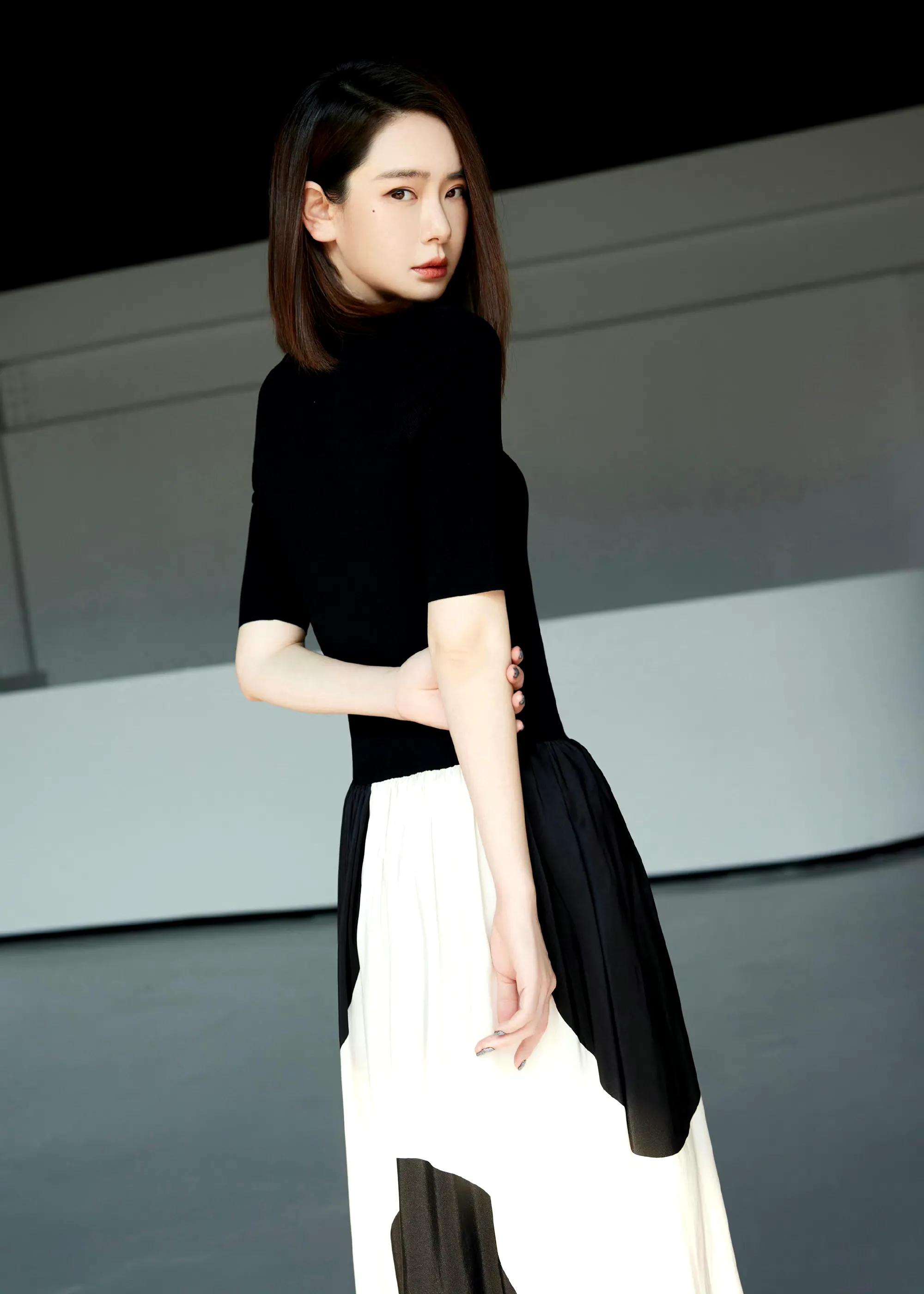 Elegant and generous - Qi Wei - iNEWS