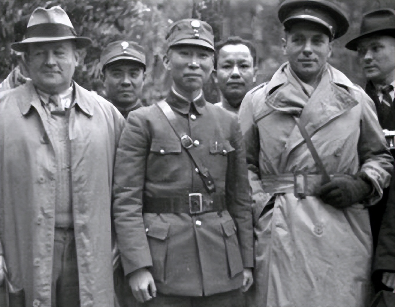 In 1947, Zhang Lingfu was surrounded by Su Yu, and Li Tianxia was ...