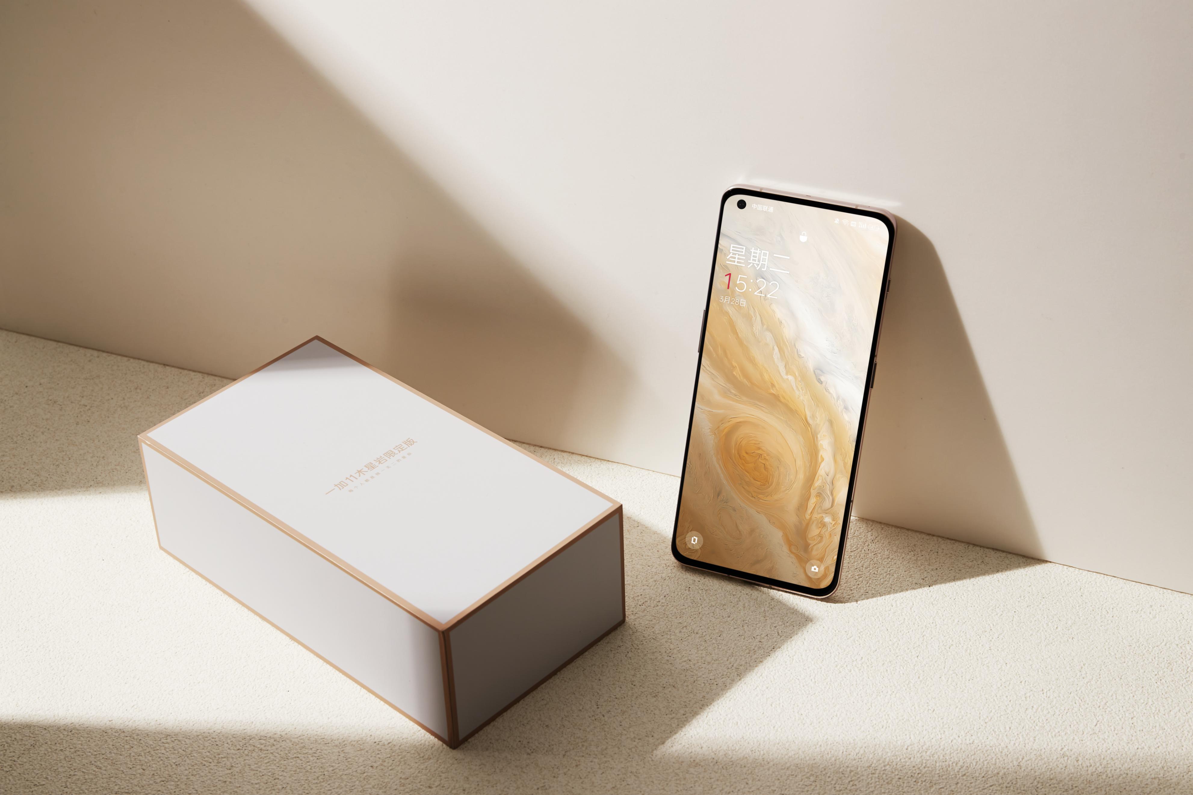 Unpacking the "Jupiter Phone" for the first time, there are surprises ...