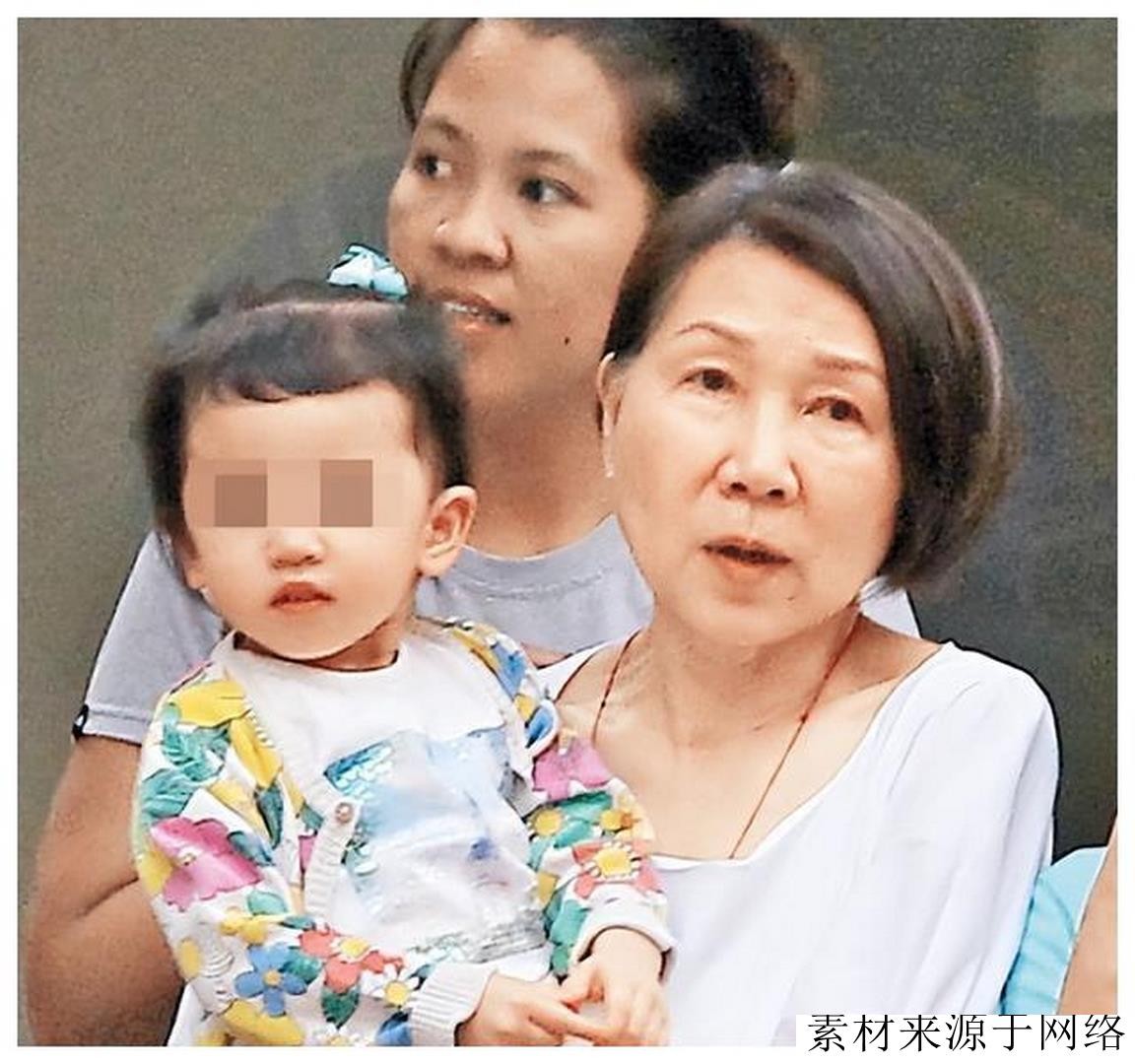 Hawick Lau showed up in Canada with her daughter. The 9-year-old Xiao ...