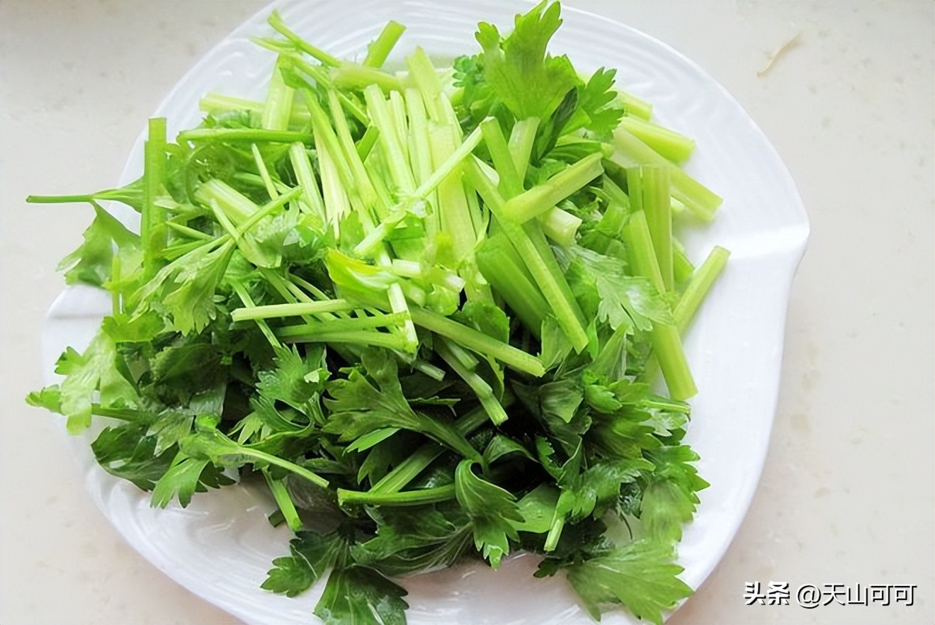 In spring, celery is perfect for it! Refreshing, crisp, tender and ...
