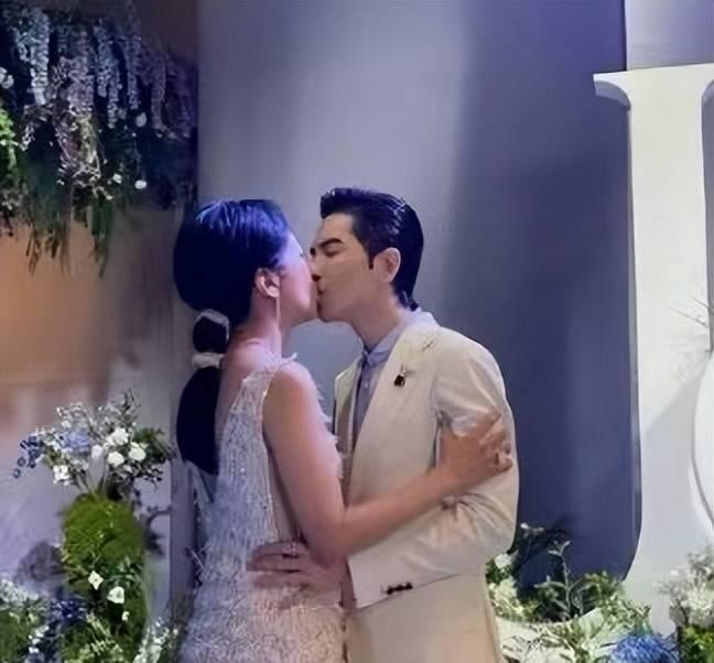 Jam Hsiao and Julian Lin's wedding turned into a concert, half of the entertainment industry ...
