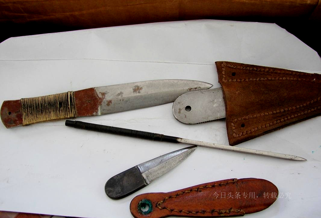 During World War II, the weapon used by British spies: lapel dagger ...