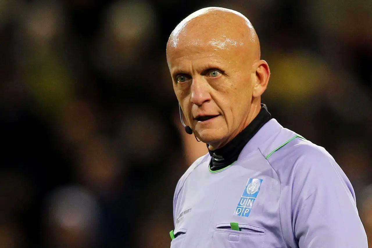 Hawkeye smiled, red and yellow are unpredictable!The fairest referee on ...