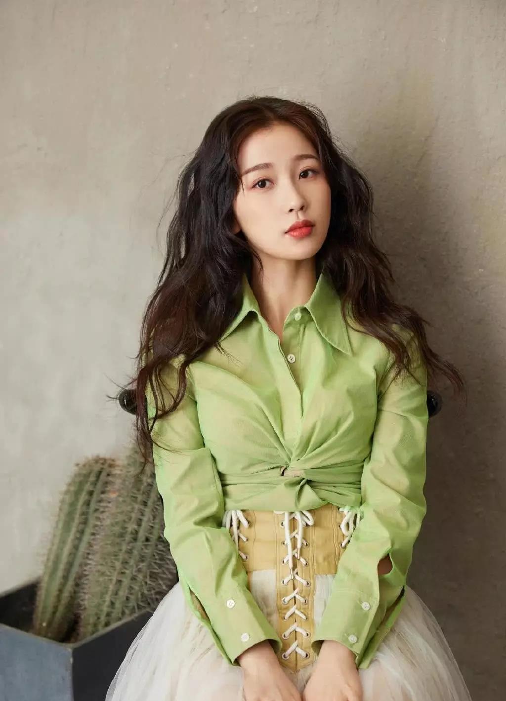 Miss Yu Shuxin has a variety of looks. In addition to being cute on ...