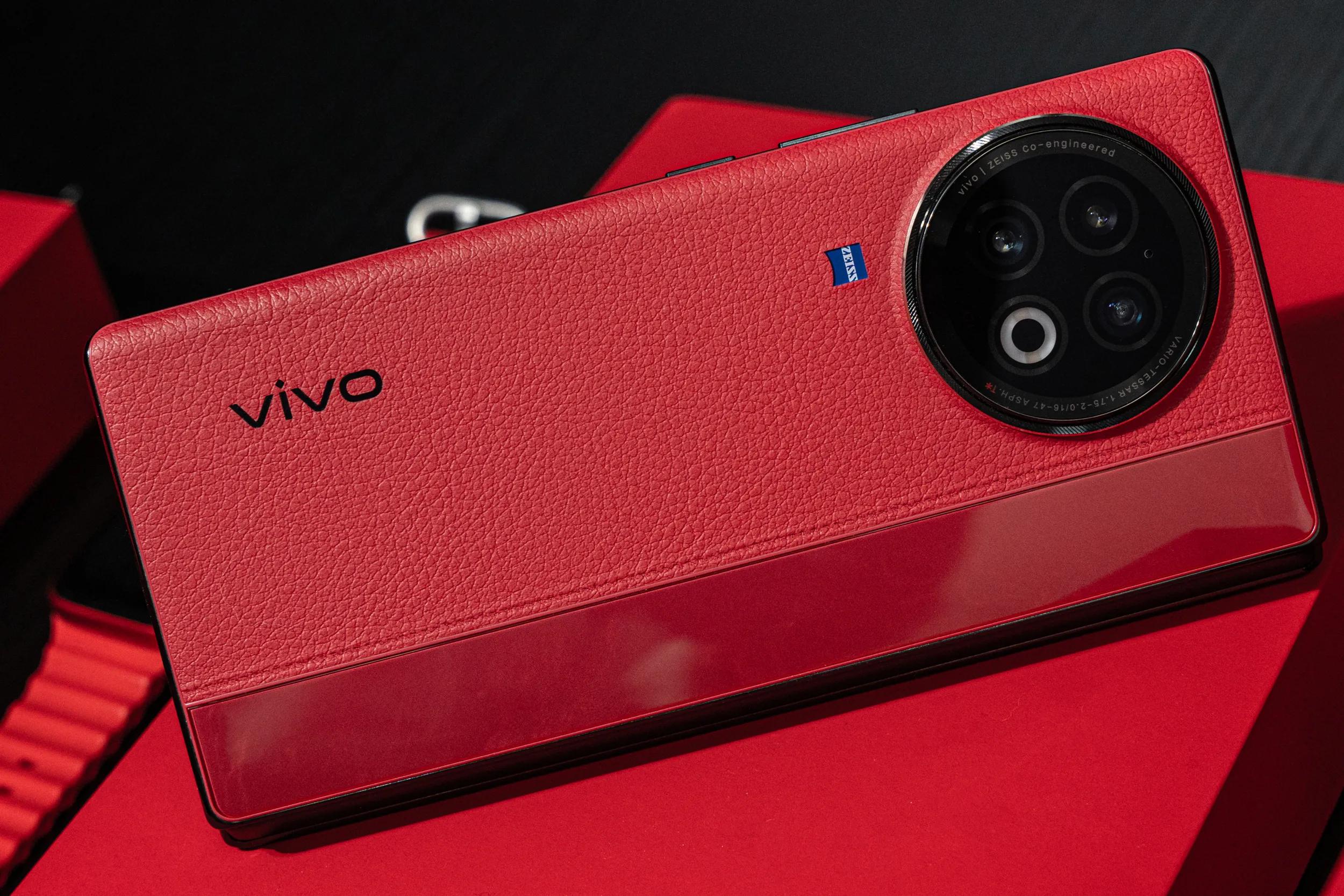 Vivo X Fold2 Huaxia Red Picture Tour is here, it is still a large ...