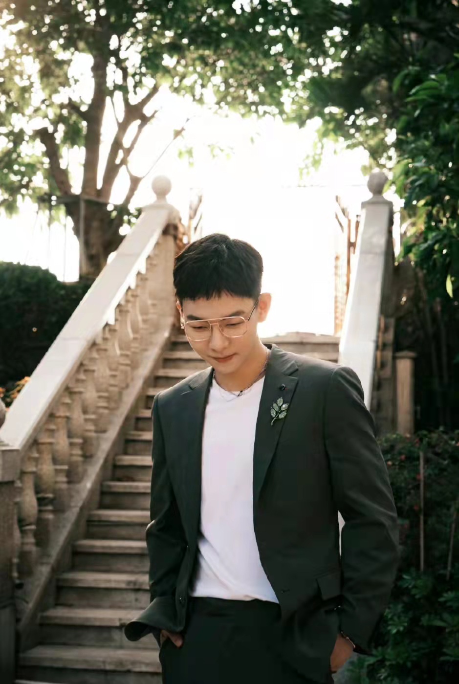 Hu Xia wears a simple dark green suit with a white T inside ...