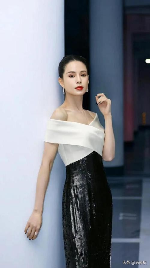 Li Ruotong is domineering again in ancient costumes. He once suffered ...