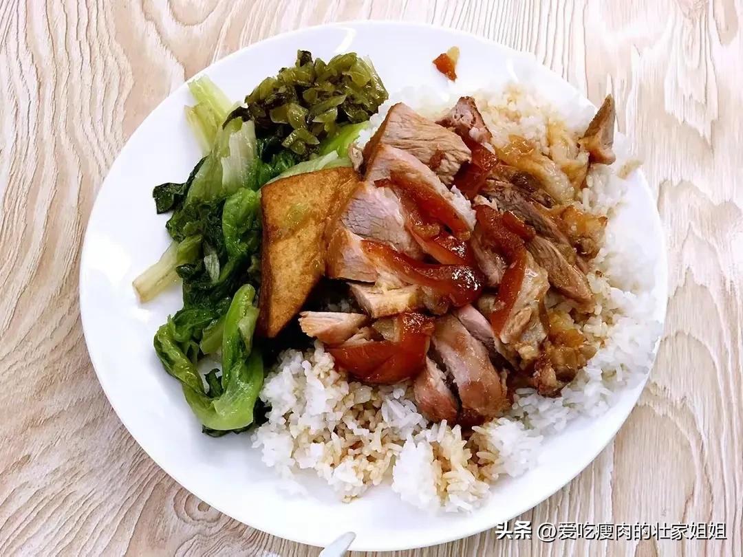 Longjiang pork knuckle rice is a delicacy that makes thousands of young ...
