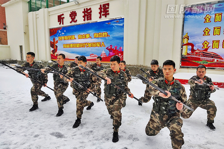 "Frozen" is real!Watch the armed police officers and soldiers practice ...
