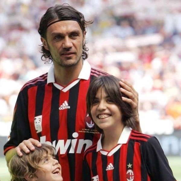 The first wonder of world football!The Maldini family perfectly ...